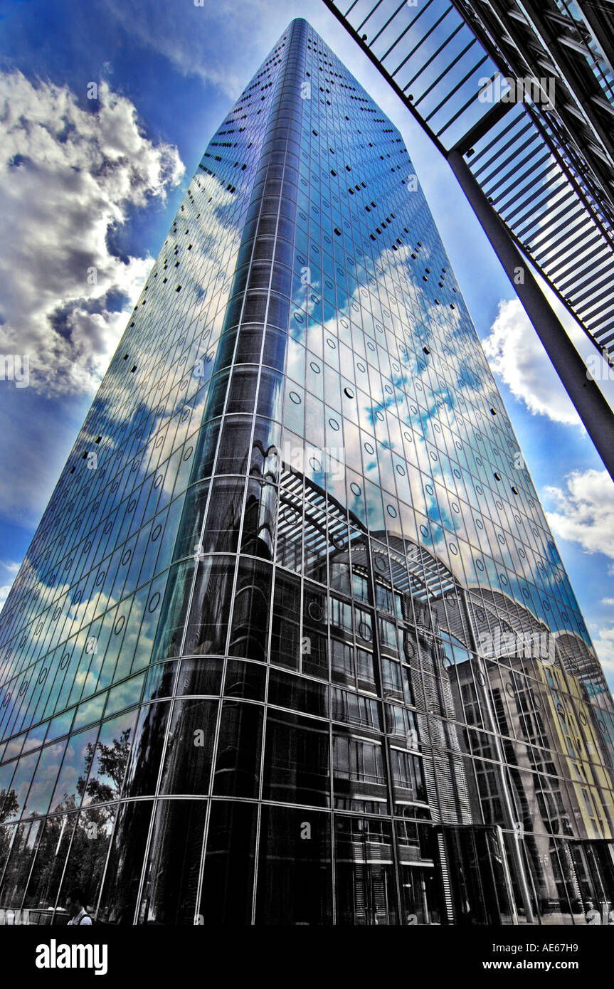 O2 headquarter munich hi-res stock photography and images - Alamy