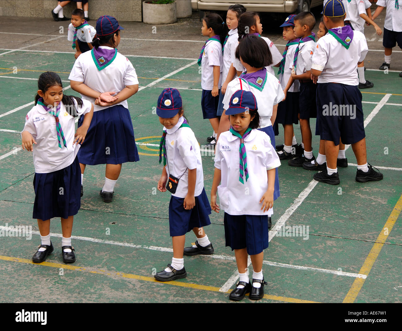 Bangkok thailand thai school boys hi-res stock photography and images ...