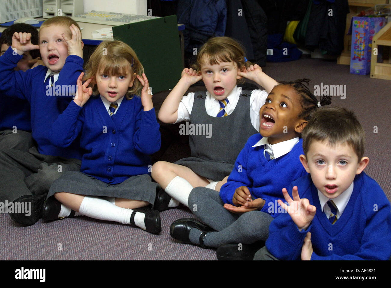 Reception school children 4 to 5 year old singing in class Stock Photo ...