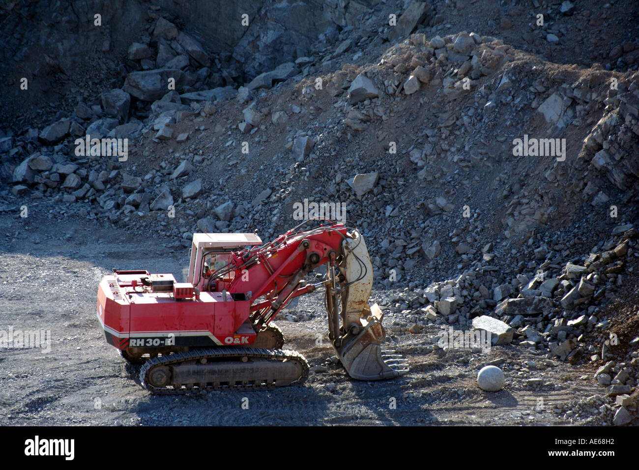 excavator in a quarry Stock Photo - Alamy