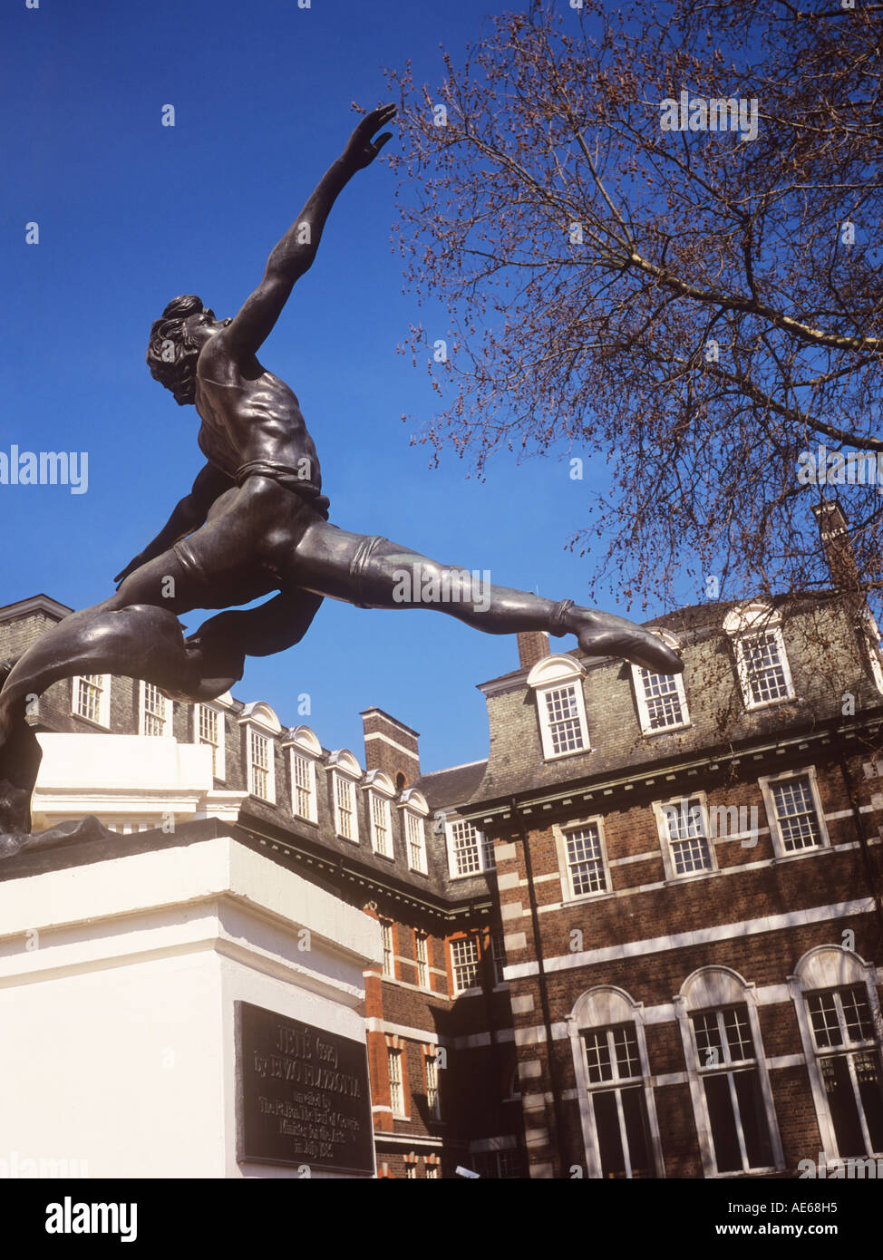 Jeté statue by Enzo Plazotta Millbank London UK Stock Photo - Alamy