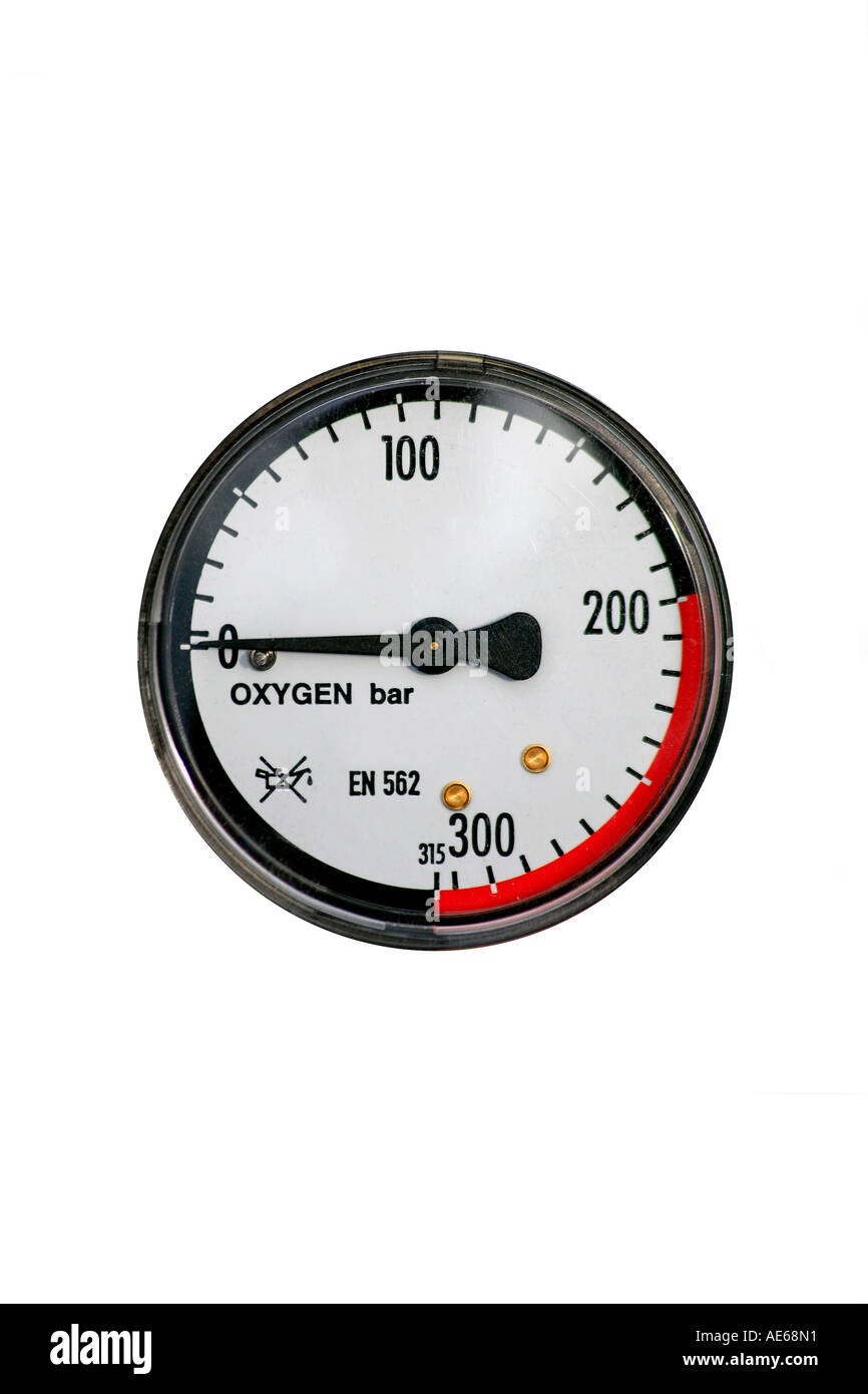 Manometer pressure gauge on an oxygen gas cylinder cut out Stock Photo ...