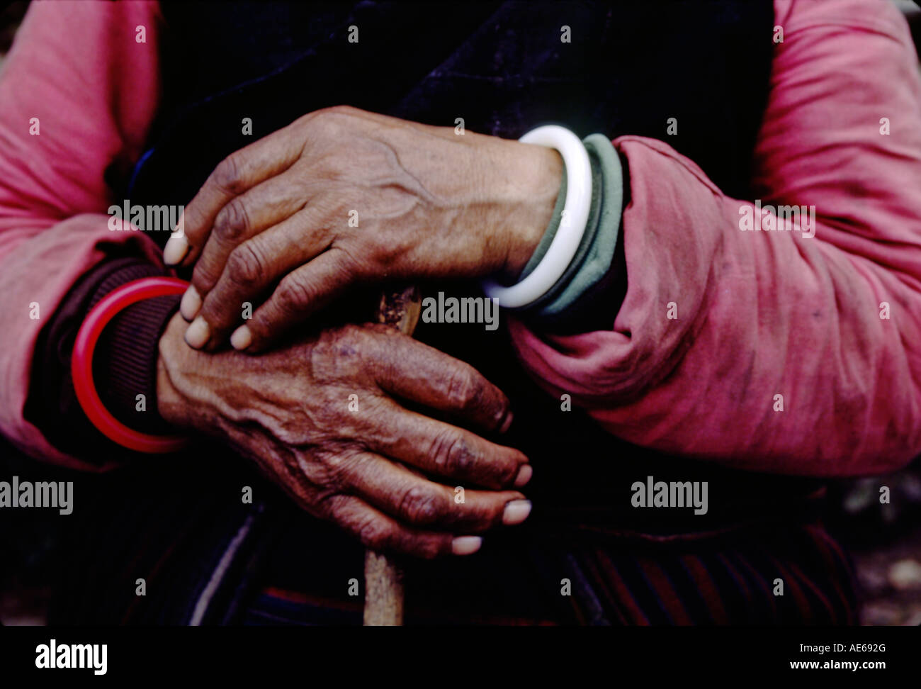 Sherpa woman s gnarled hands SOLU DISTRICT of NEPAL Stock Photo - Alamy