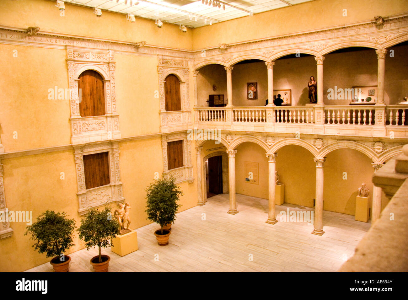 Inside the metropolitan museum of art hi-res stock photography and ...