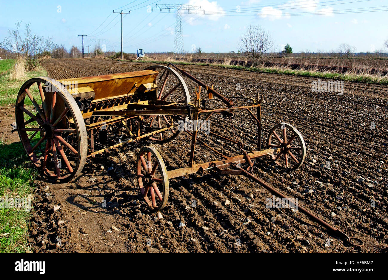 old drilling machine in a field Stock Photo - Alamy