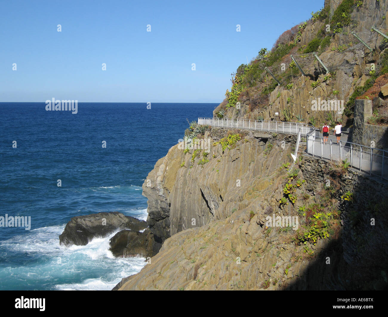 Via Dell Amore trail between Riomaggiore and Manarola Cinque Terre ...
