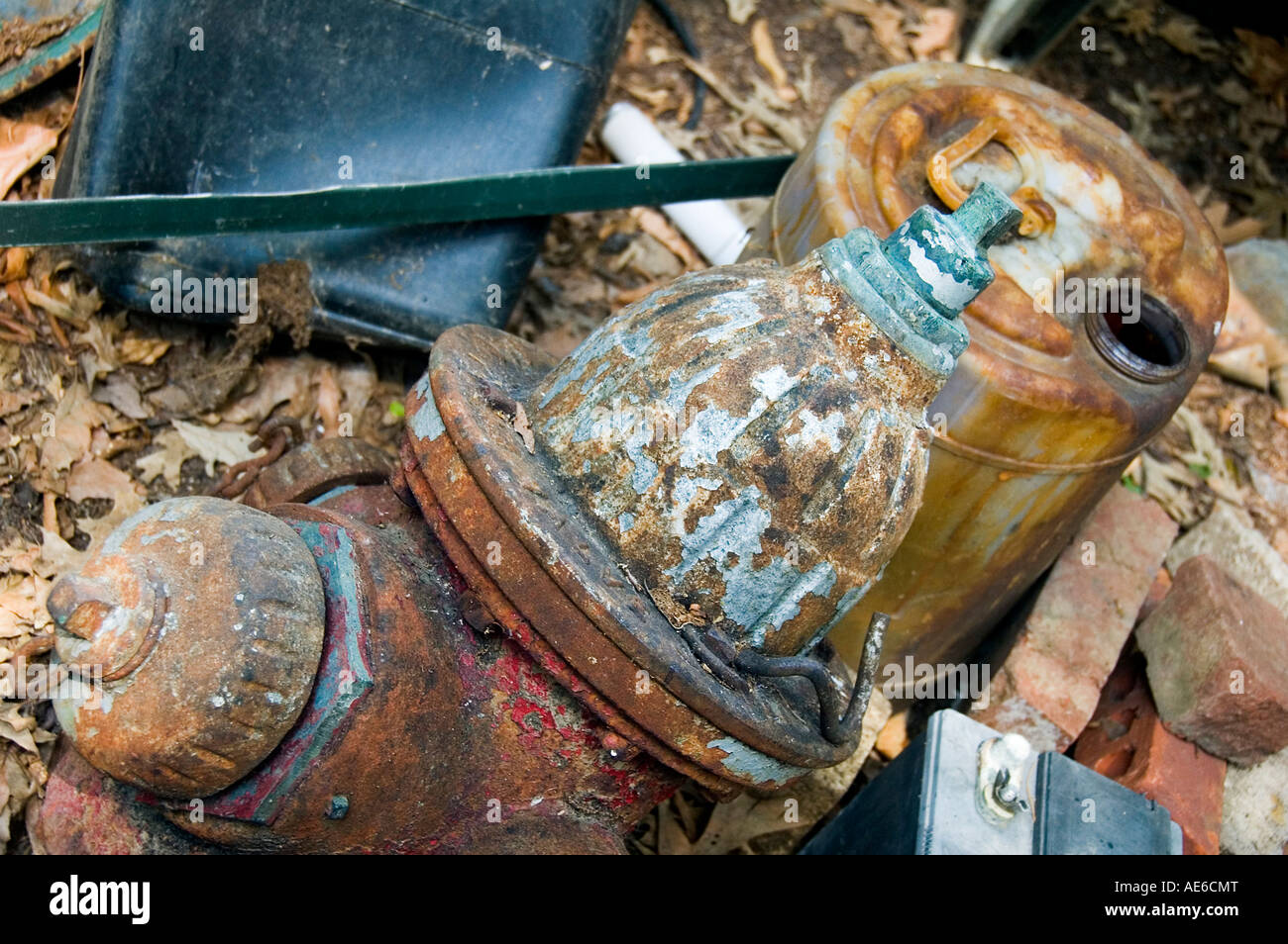 Rusting old fire hydrant Stock Photo - Alamy
