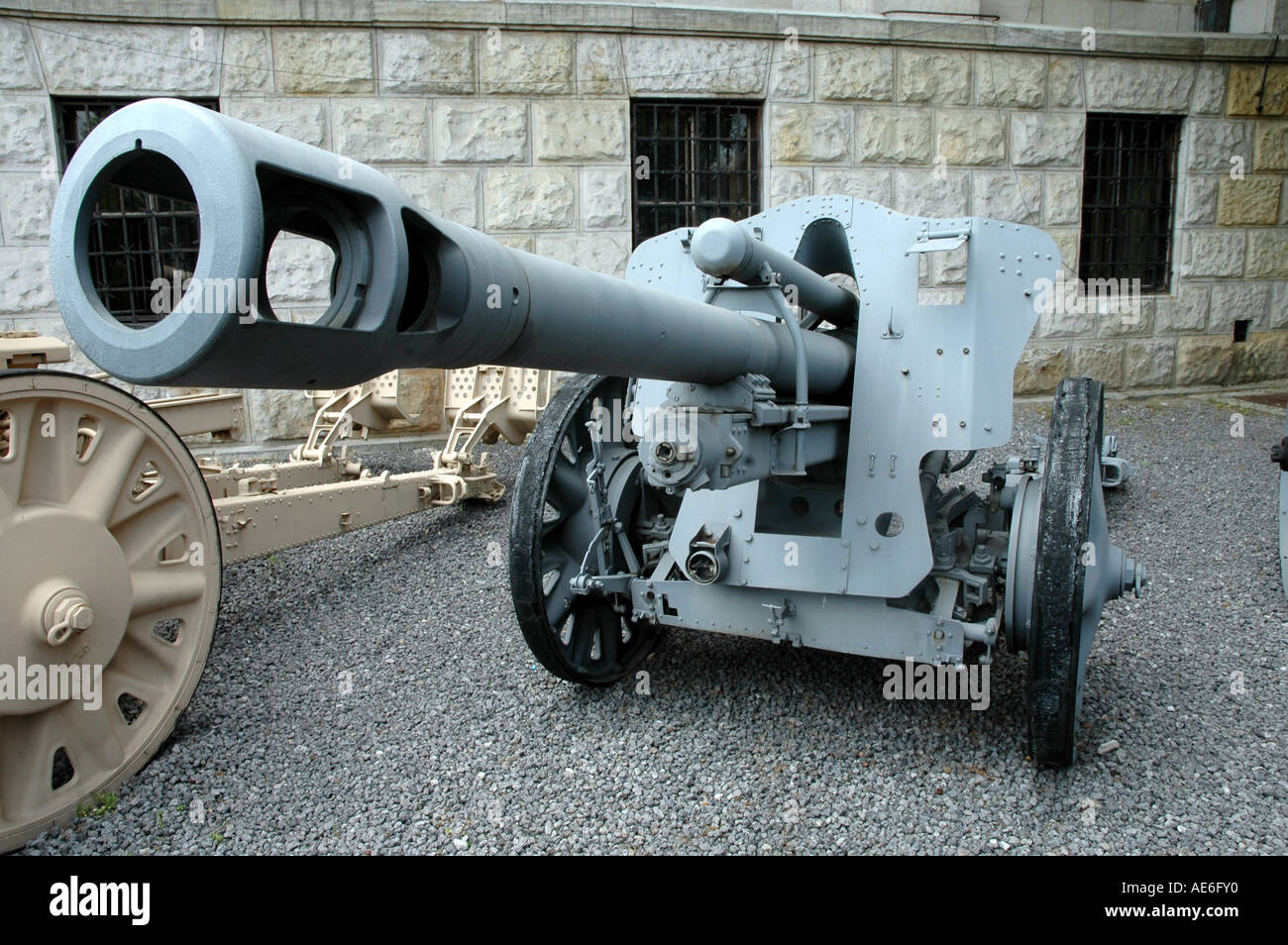 105 millimeter howitzer hi-res stock photography and images - Alamy