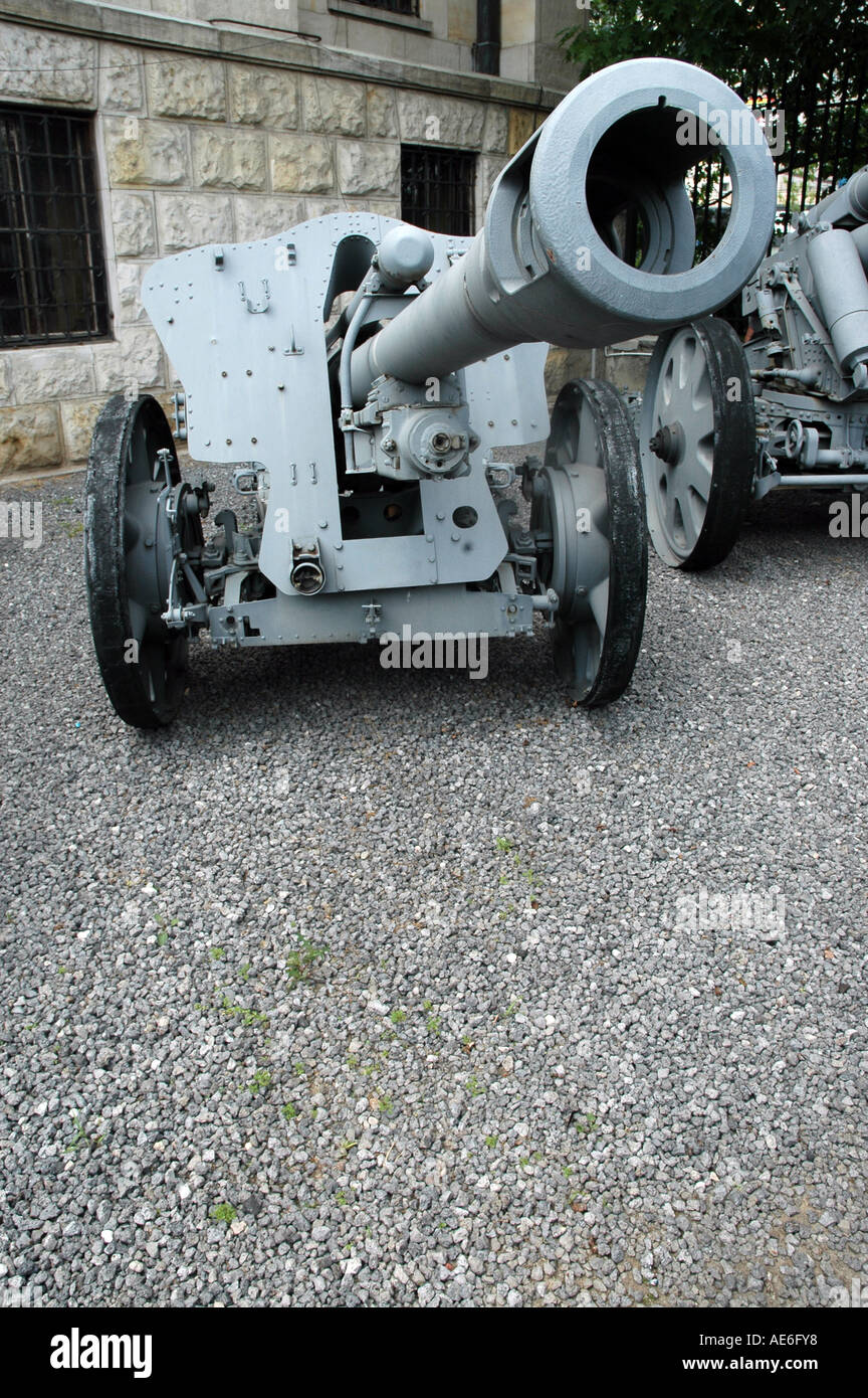 105 mm gun hi-res stock photography and images - Alamy
