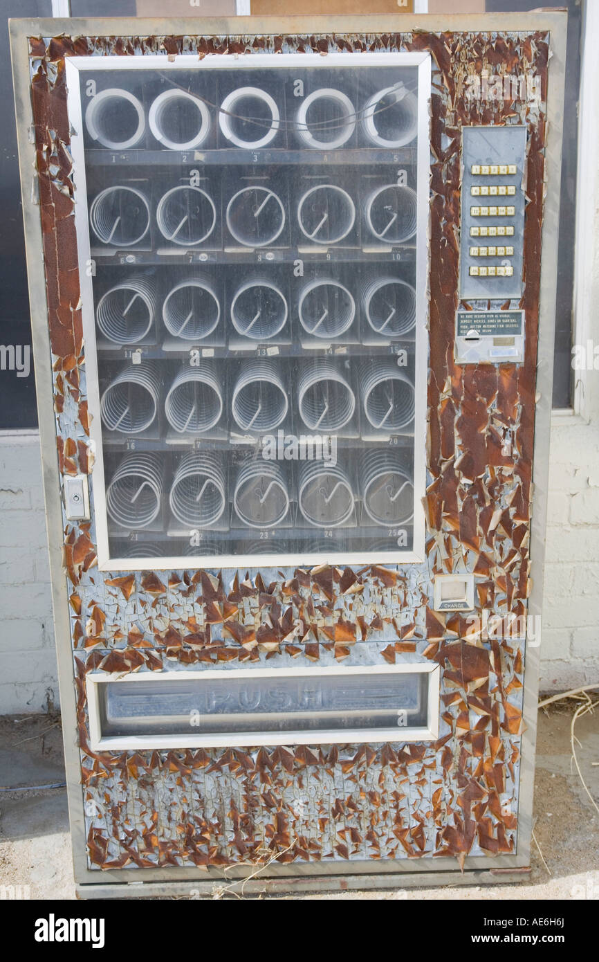 Broken vending machine hi-res stock photography and images - Alamy