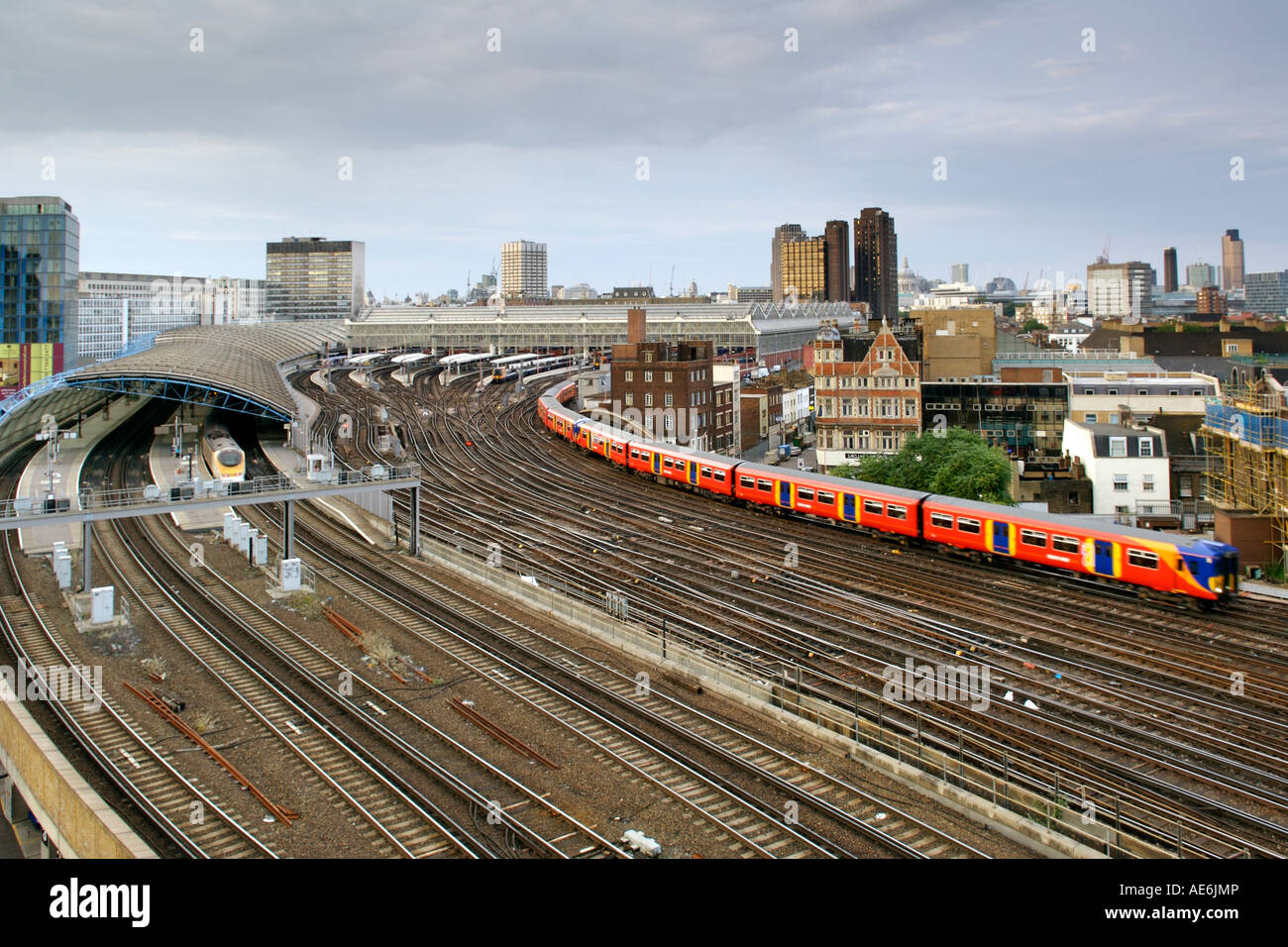 Waterloo train station hi-res stock photography and images - Alamy