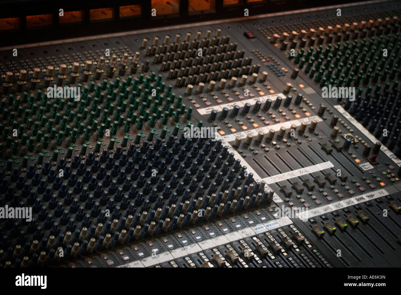 Mixing board hi-res stock photography and images - Alamy