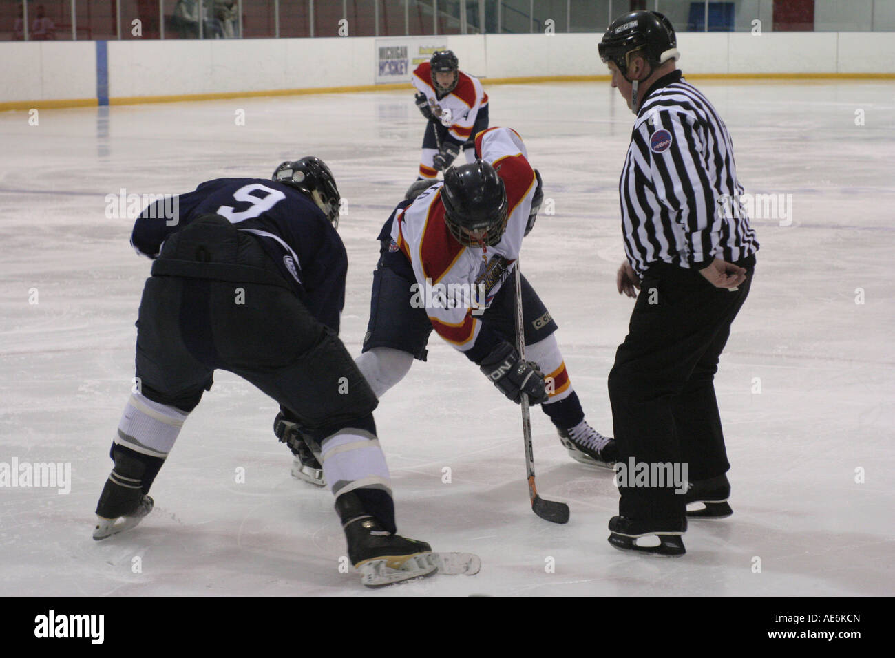 Hockey players face off hi-res stock photography and images - Alamy