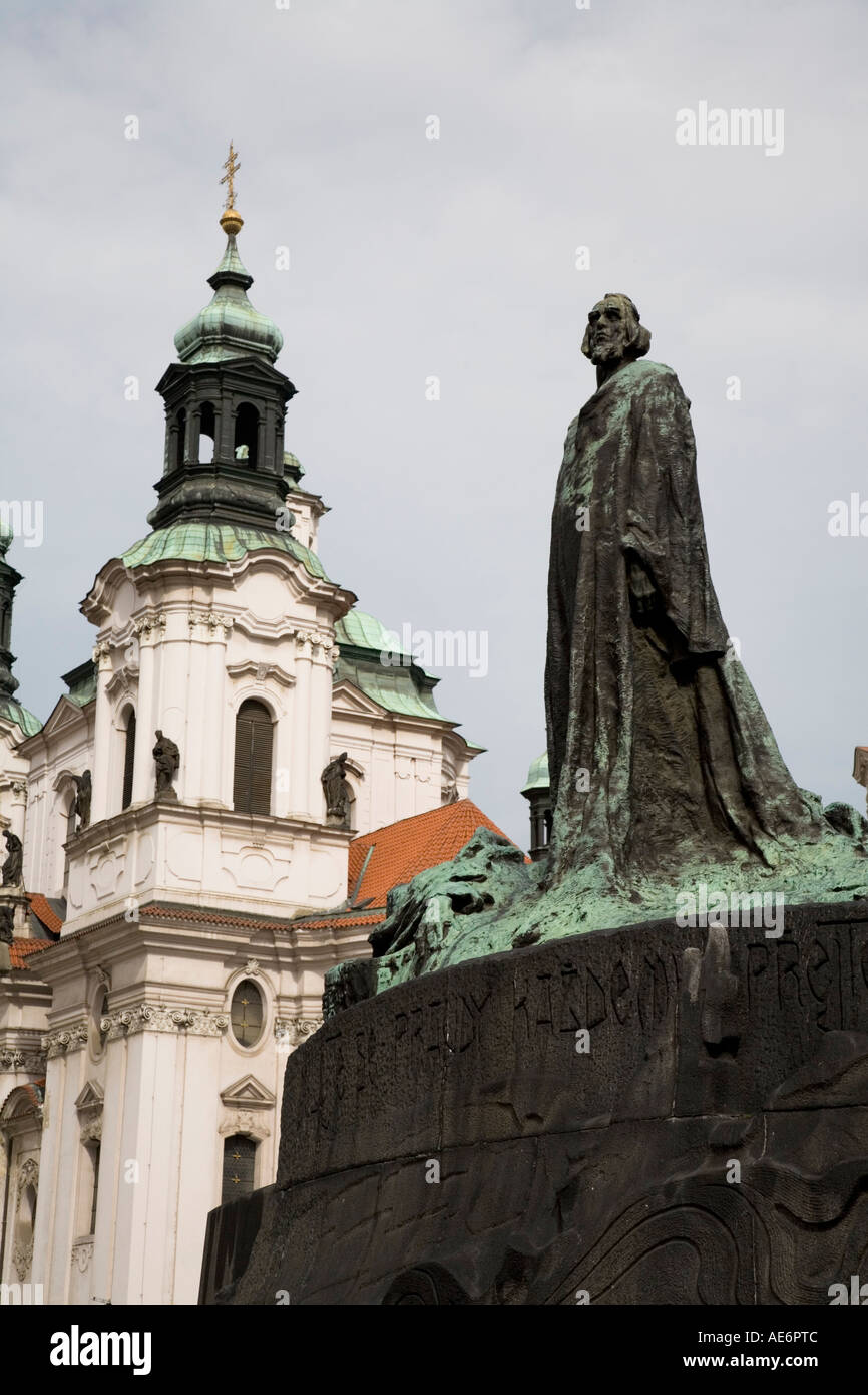 Jan Hus Statue and St Nicholas Church, Old Town Square, Prague Stock ...
