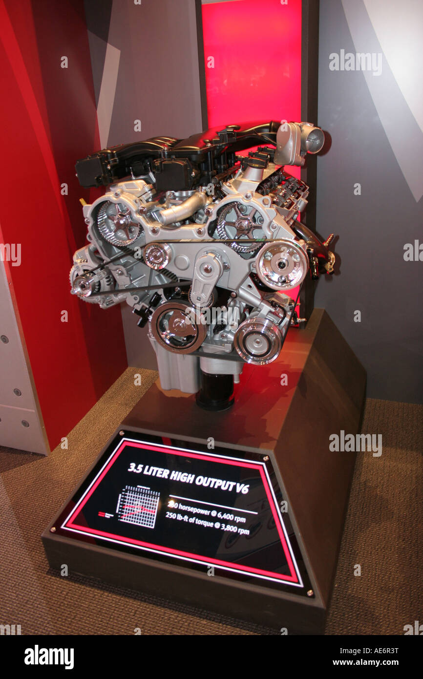 Engine on display at the 2007 North American International Auto Show ...