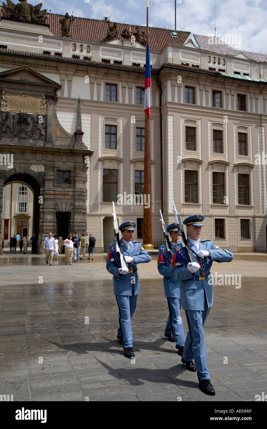 Castle guards hi-res stock photography and images - Alamy