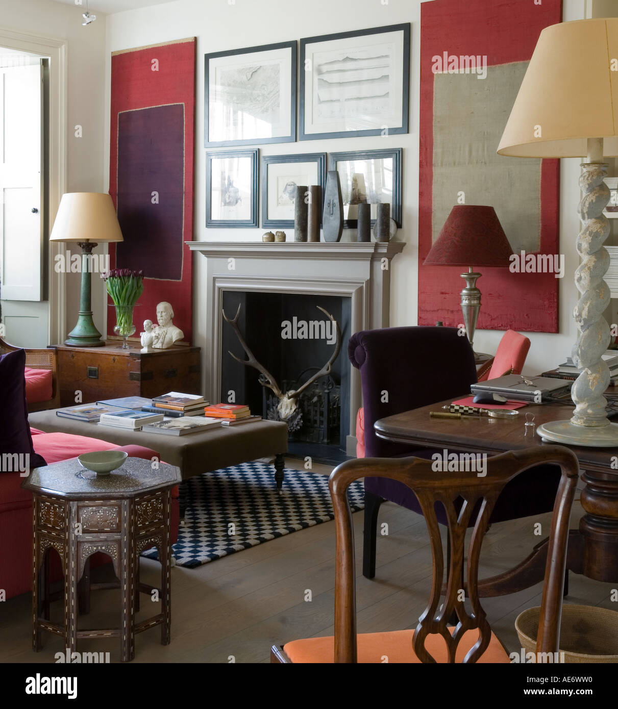 Octagonal living room hi-res stock photography and images - Alamy