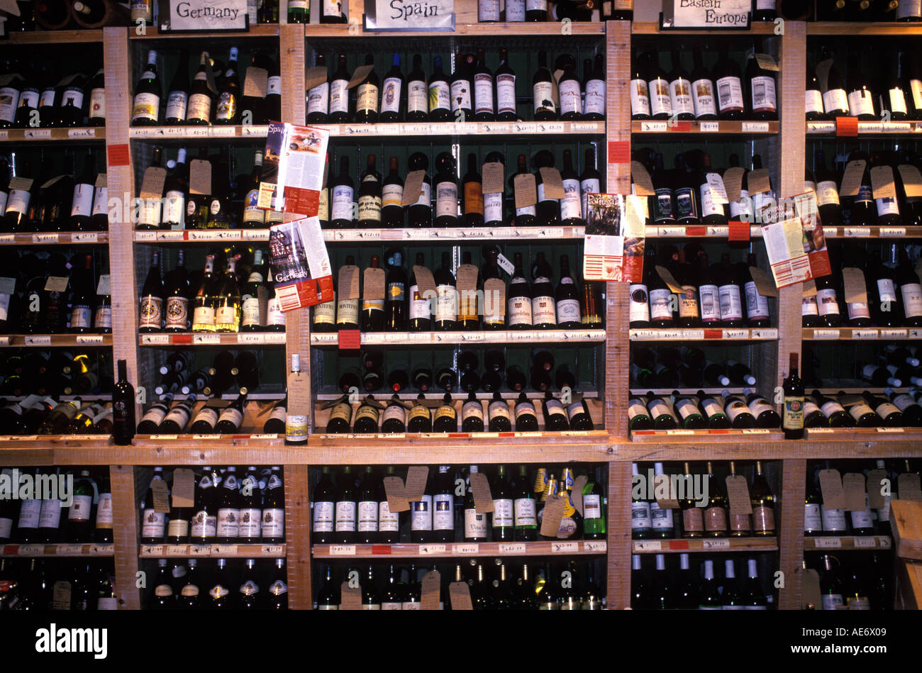 Booze off license hi-res stock photography and images - Alamy