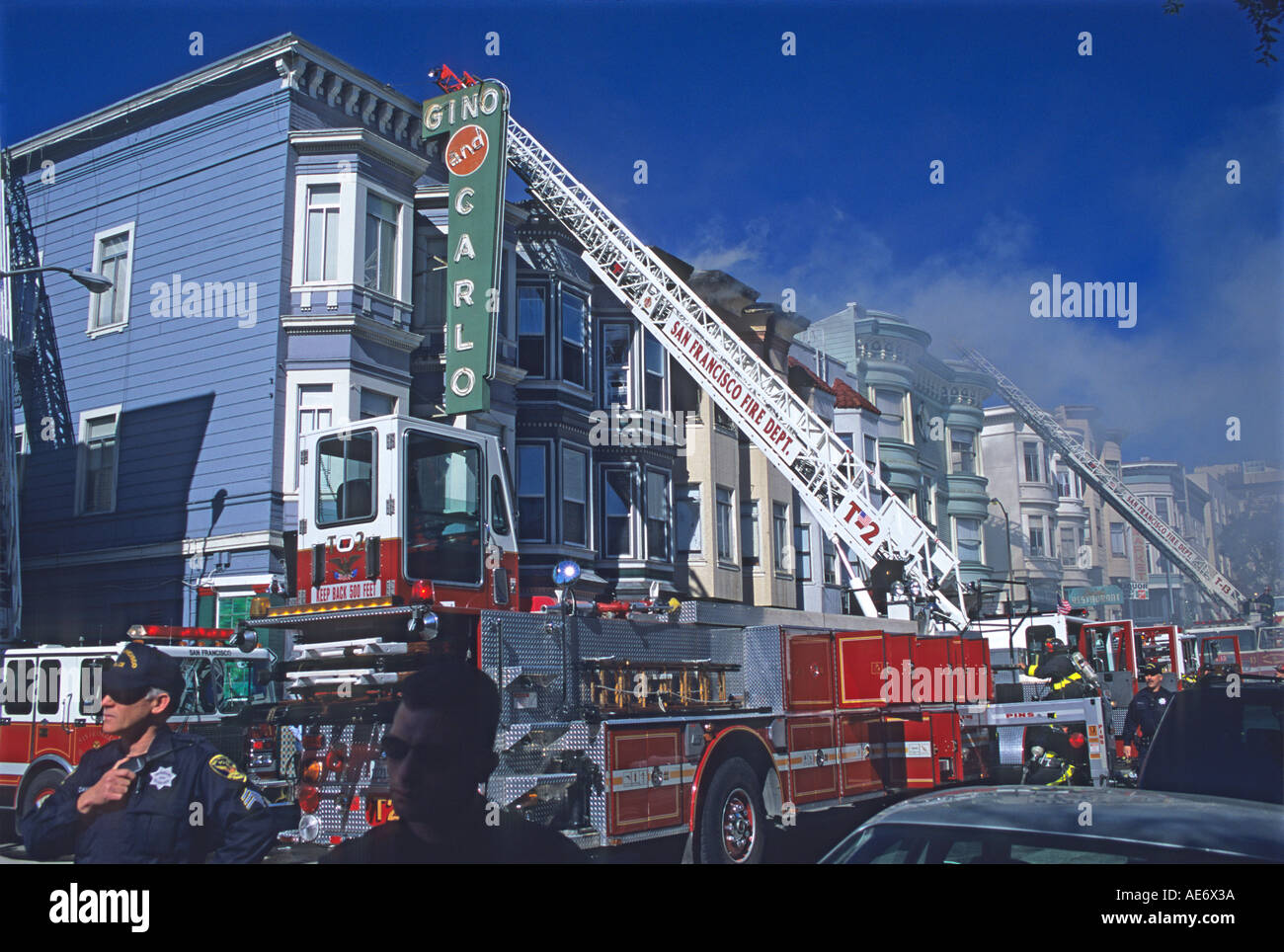 Fire engine with ladder hi-res stock photography and images - Alamy