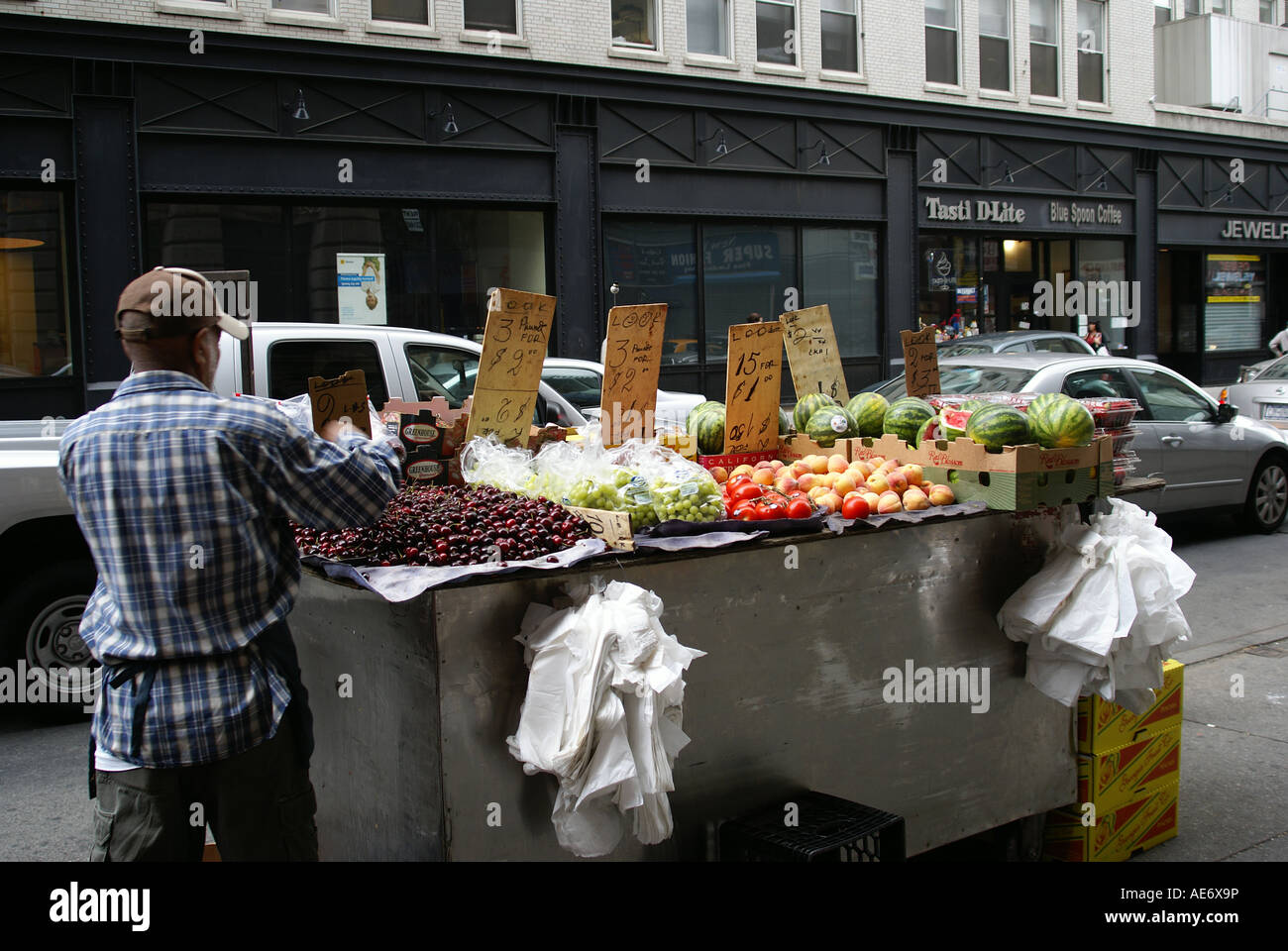 Peddler peddlar hawker hi-res stock photography and images - Alamy