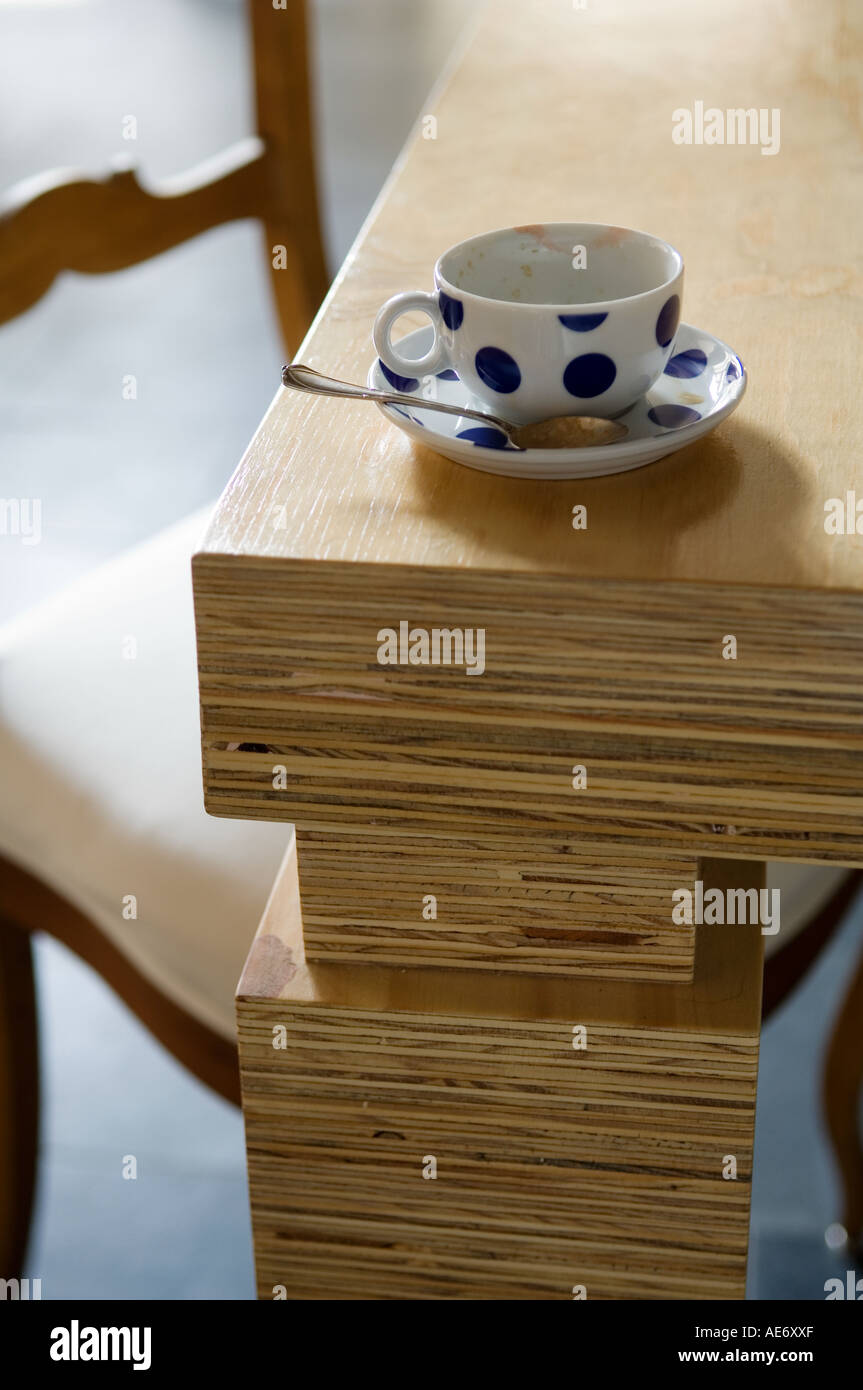 Table edge hi-res stock photography and images - Alamy