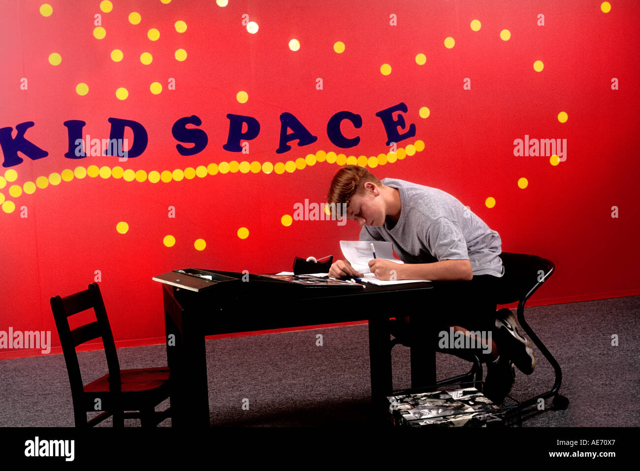 Elementary student studying in space called kidspace quiet learning ...