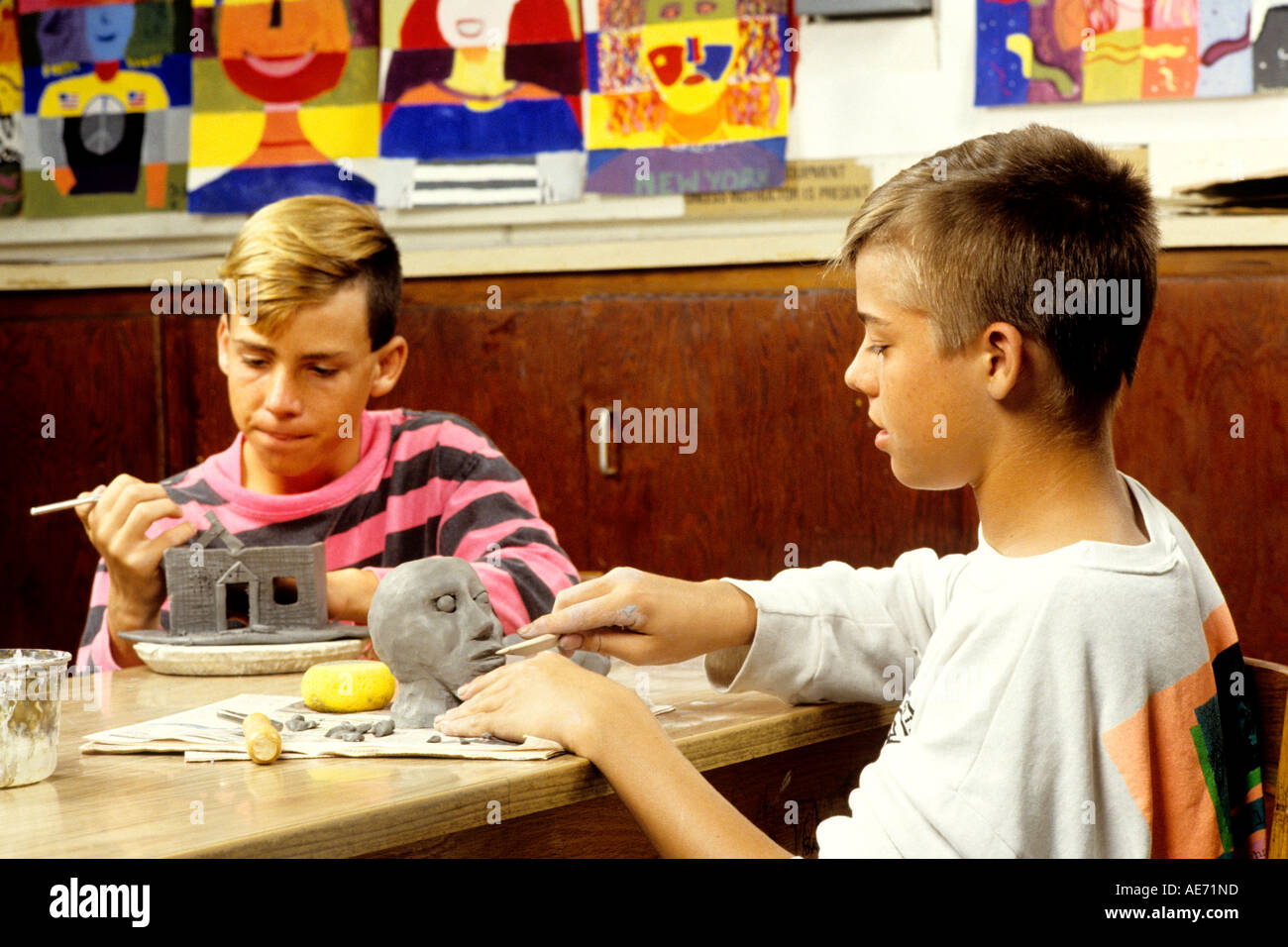 Students working on art project hi-res stock photography and images - Alamy