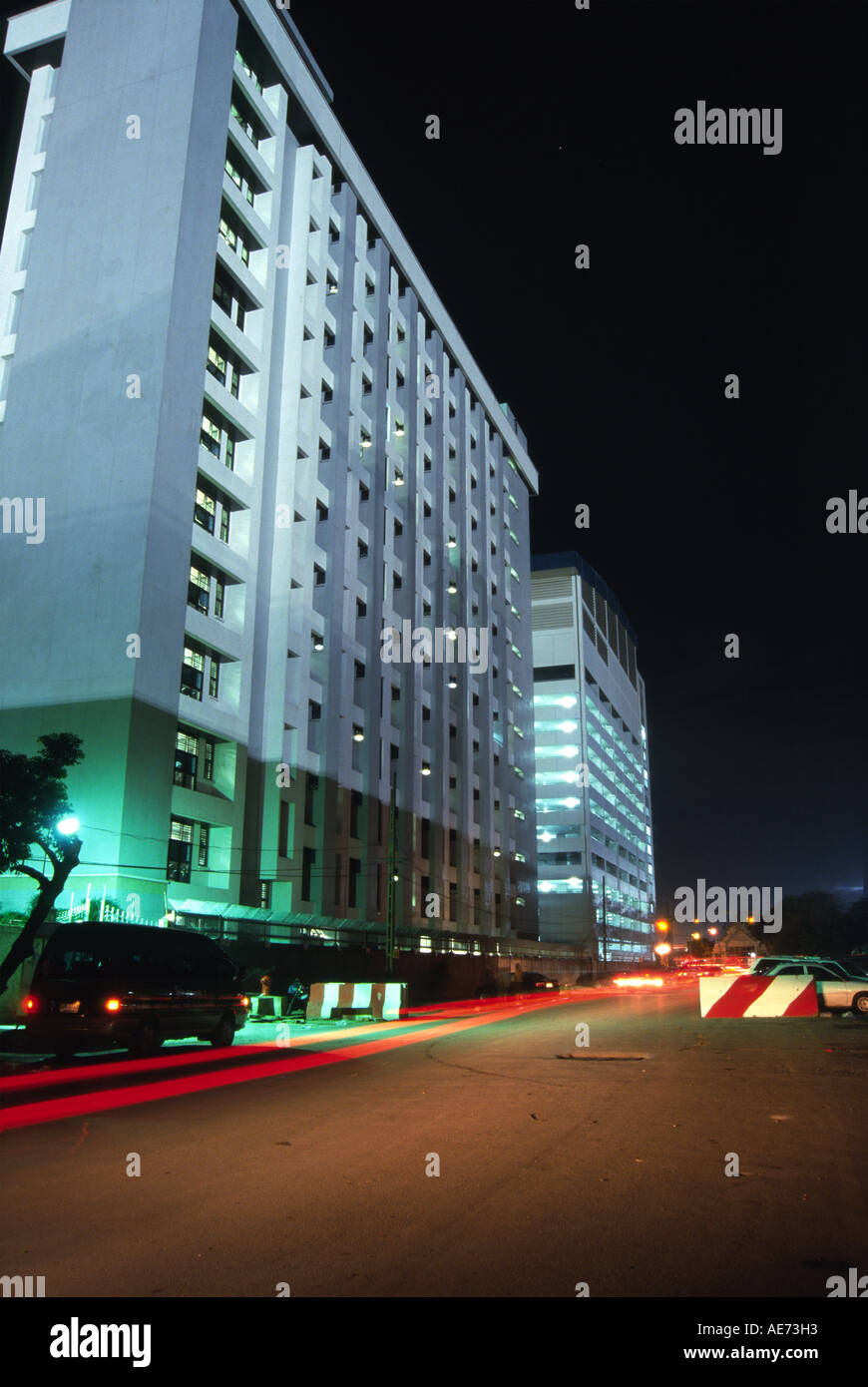 Urban dominant wide building structure hi-res stock photography and ...