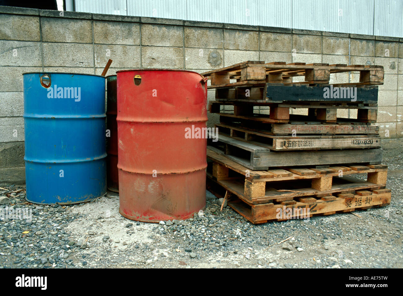 Barrels and pallets Stock Photo - Alamy