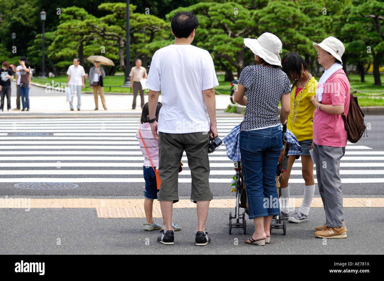 Lanterns japan tokyo palace hi-res stock photography and images - Alamy