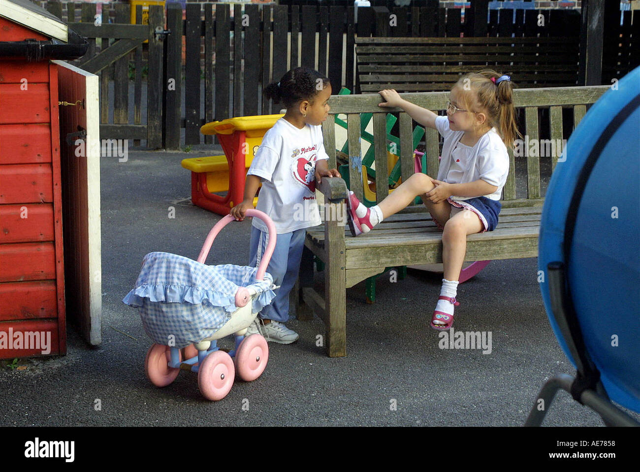 School girls playing in playground hi-res stock photography and images ...