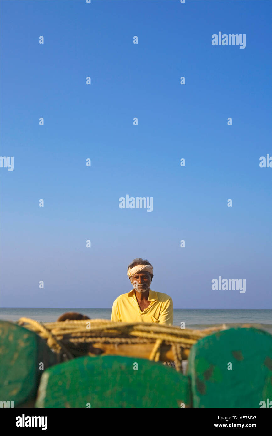 INDIA KERALA VARKALA FISHERMAN ON BOAT Stock Photo - Alamy