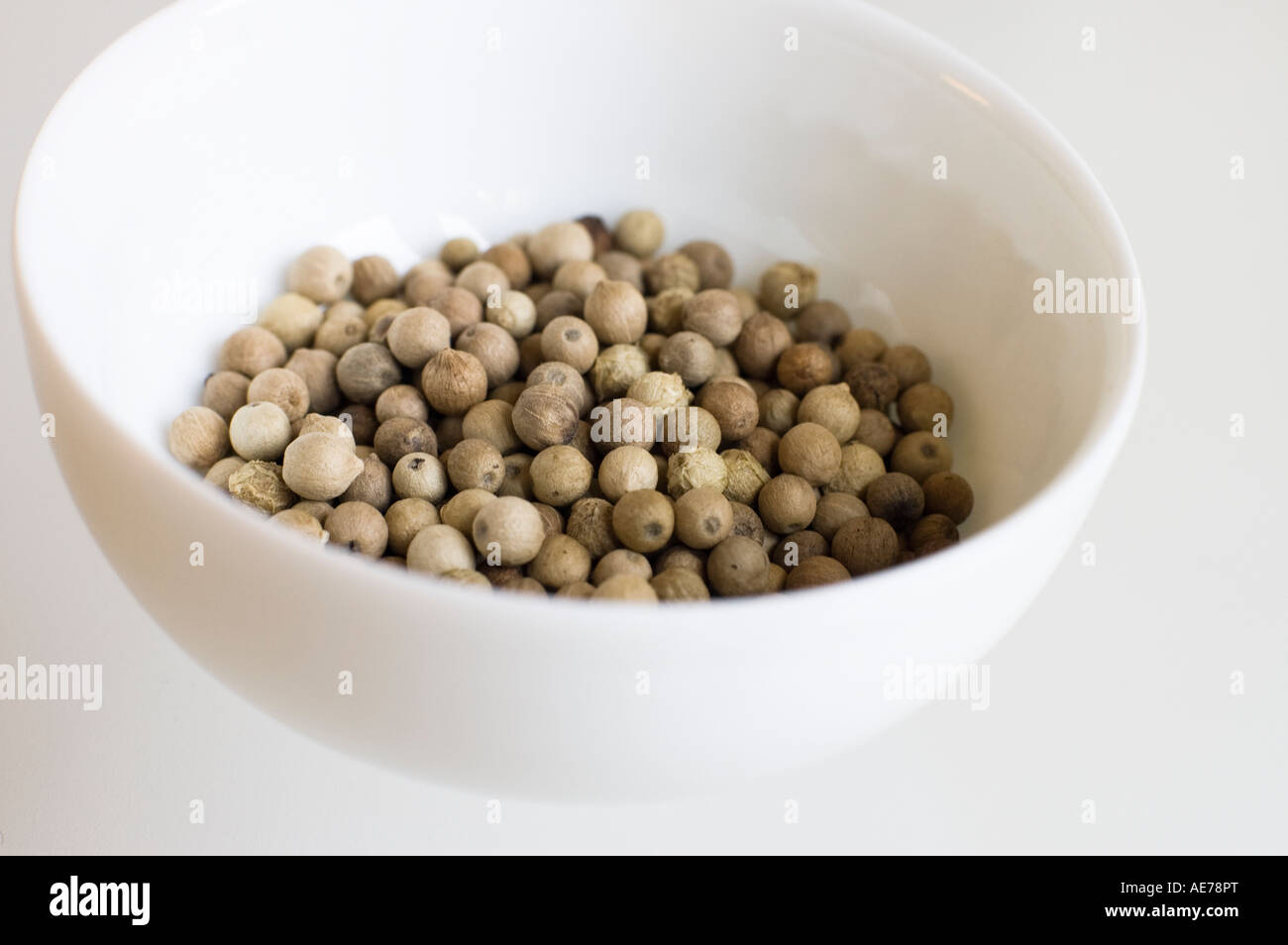 white pepper spice in white porcelane bowl Stock Photo - Alamy