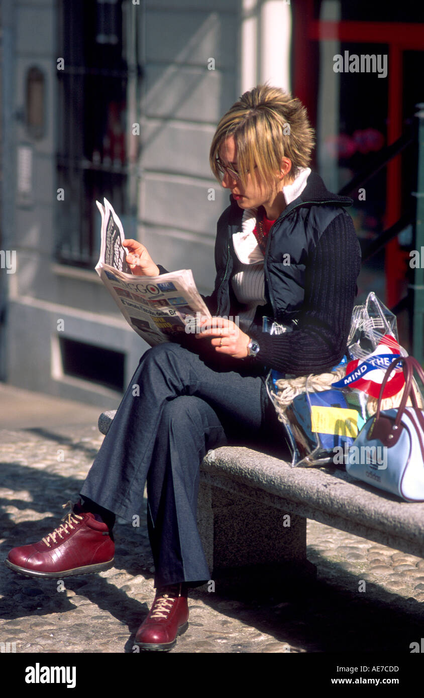 Woman reading Italian newspaper in Turin Italy Stock Photo - Alamy