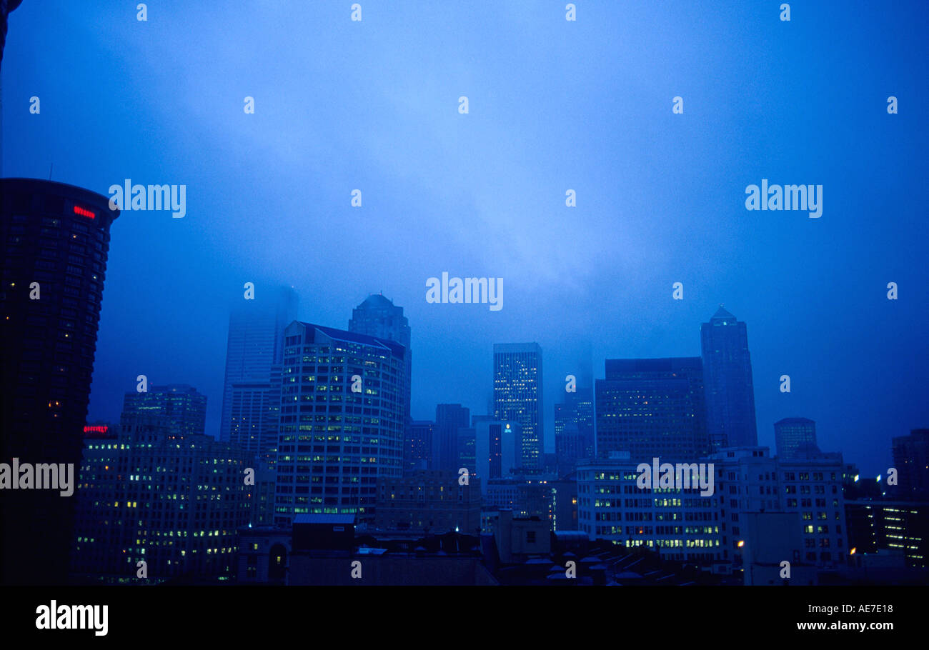 Seattle buildings fog hi-res stock photography and images - Alamy