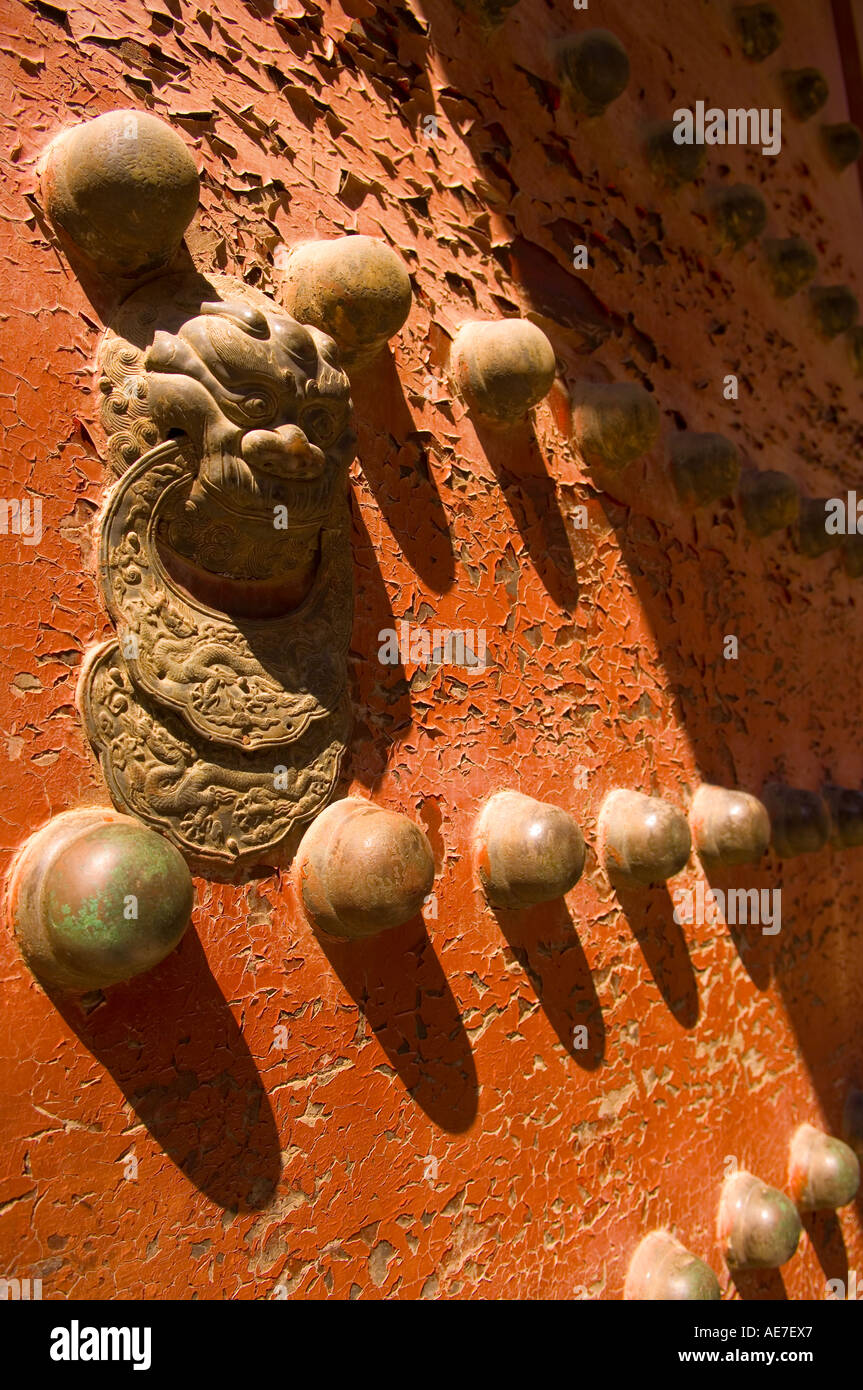Traditional Chinese red gate in forbidden city Stock Photo - Alamy