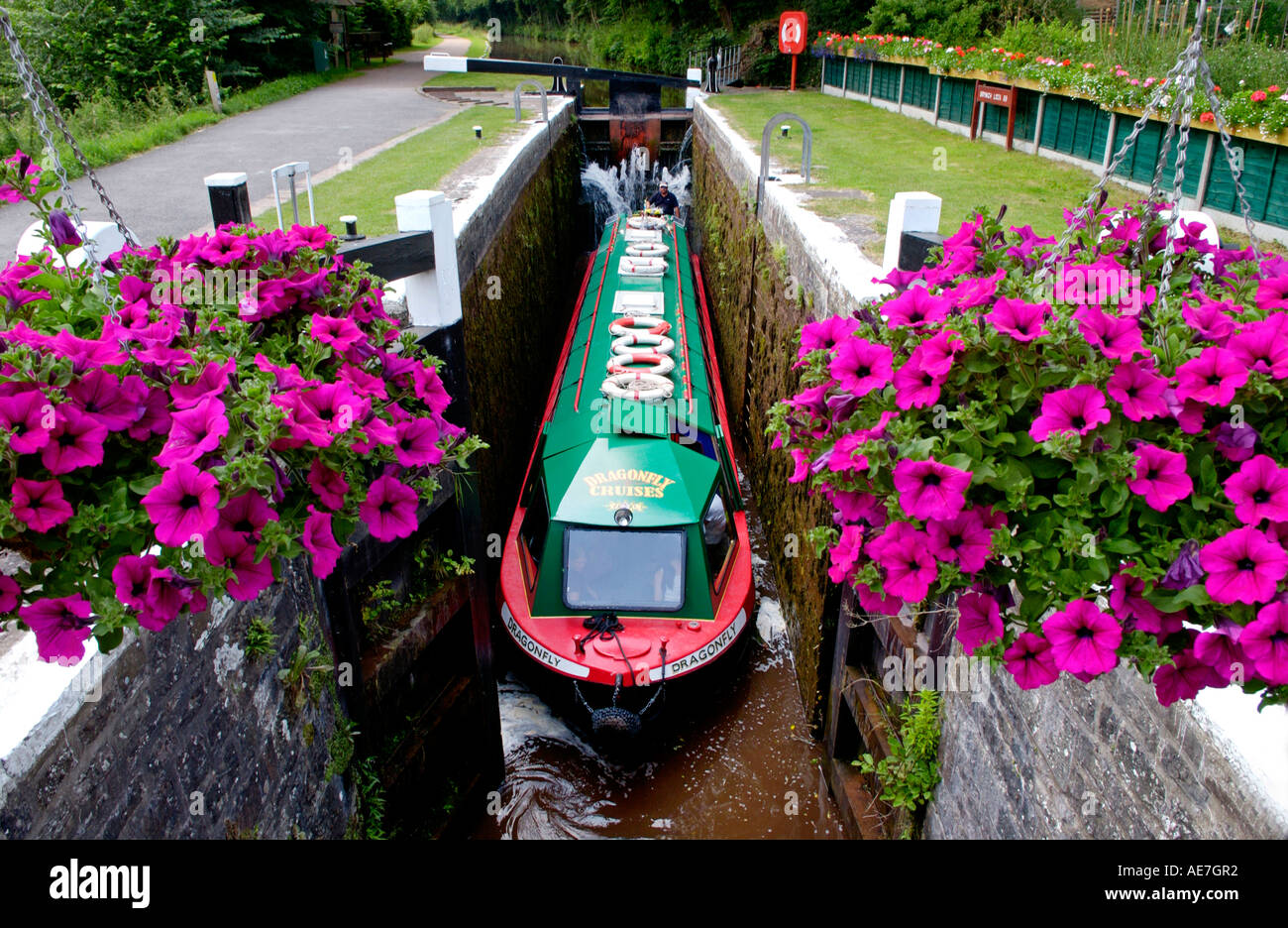 Hired narrowboats hi-res stock photography and images - Alamy