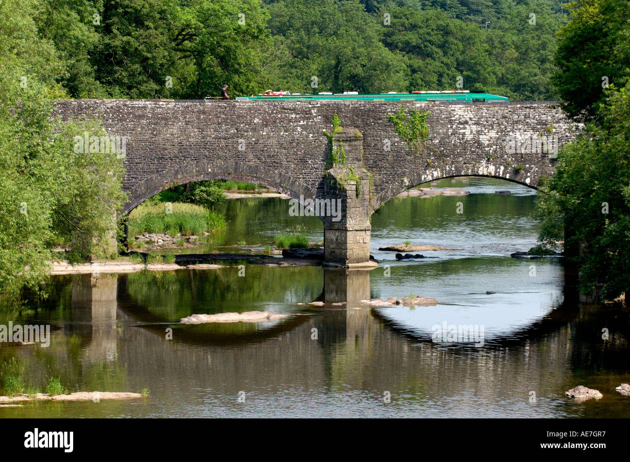 Narrow boat crossing Brynich Aqueduct over the River Usk on the Mon ...