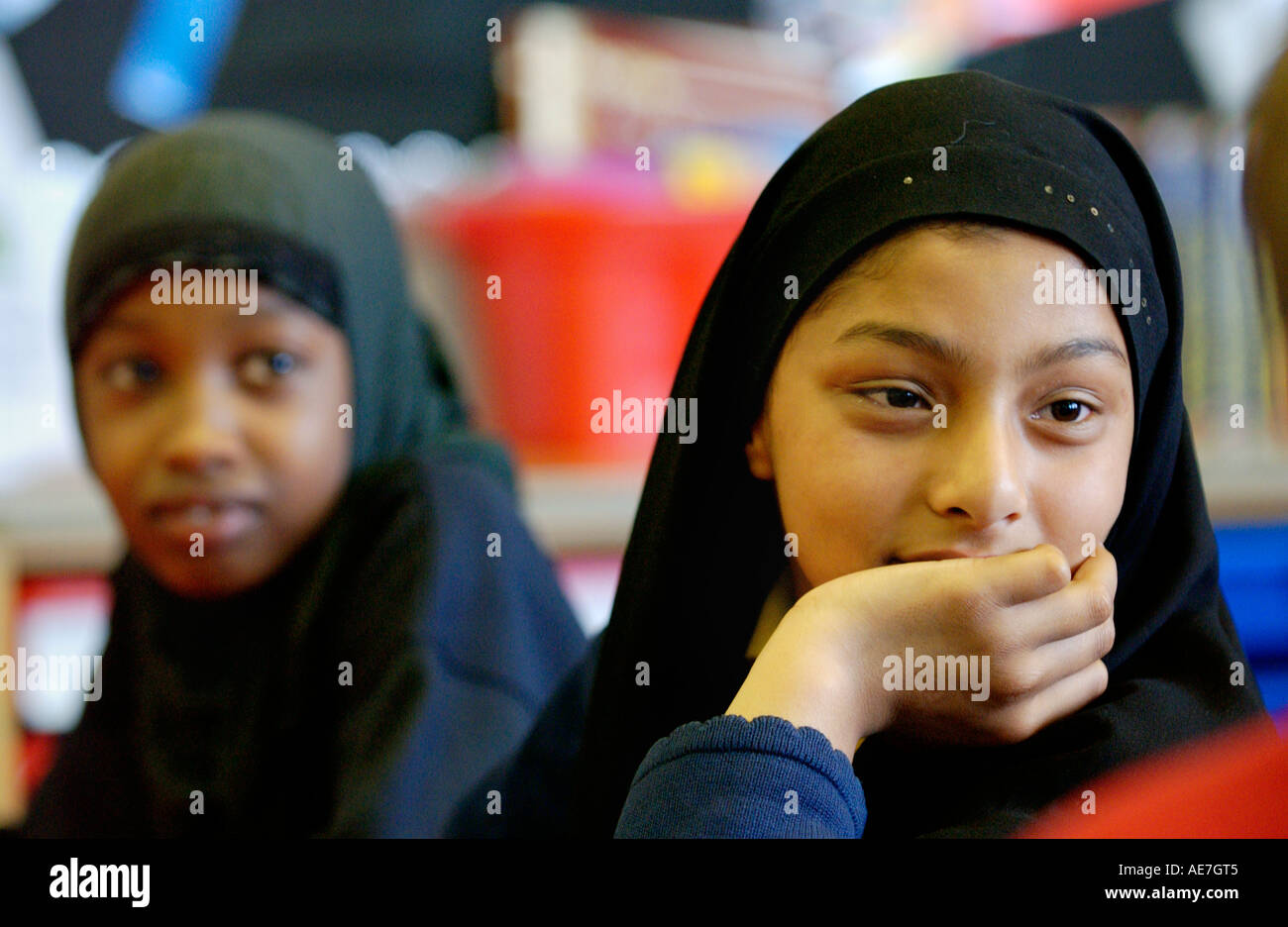 Multicultural classroom uk hi-res stock photography and images - Alamy