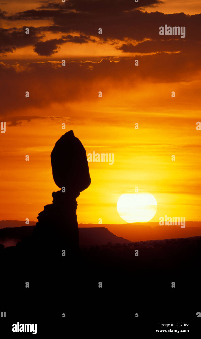 Balancing stones, desert hi-res stock photography and images - Alamy