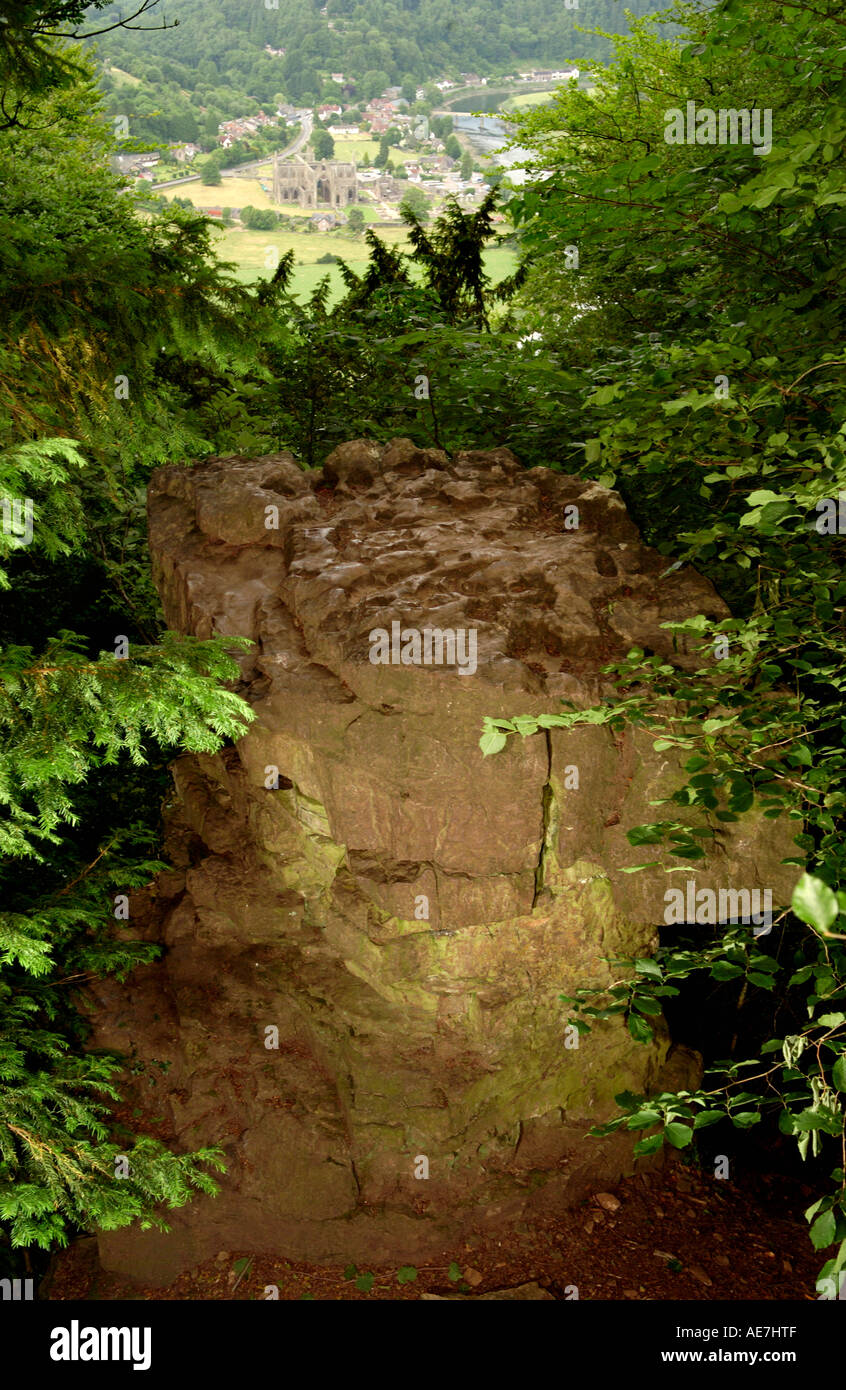 Devils Pulpit overlooking Tintern Abbey in the lower Wye Valley ...