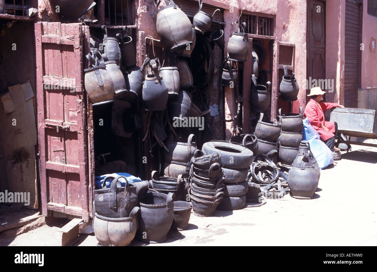 Water carriers africa hi-res stock photography and images - Alamy