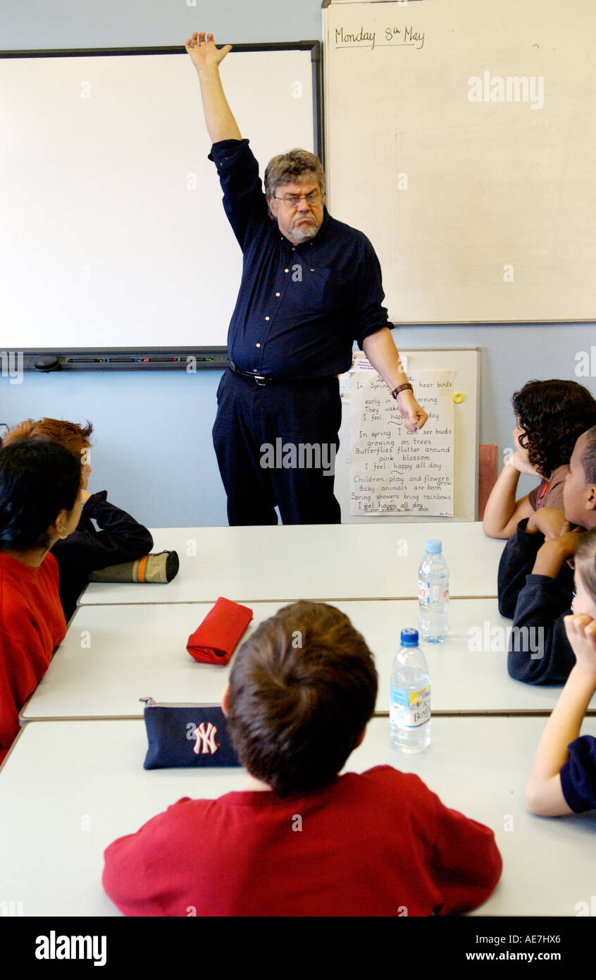 Primary school classroom uk teacher hi-res stock photography and images ...