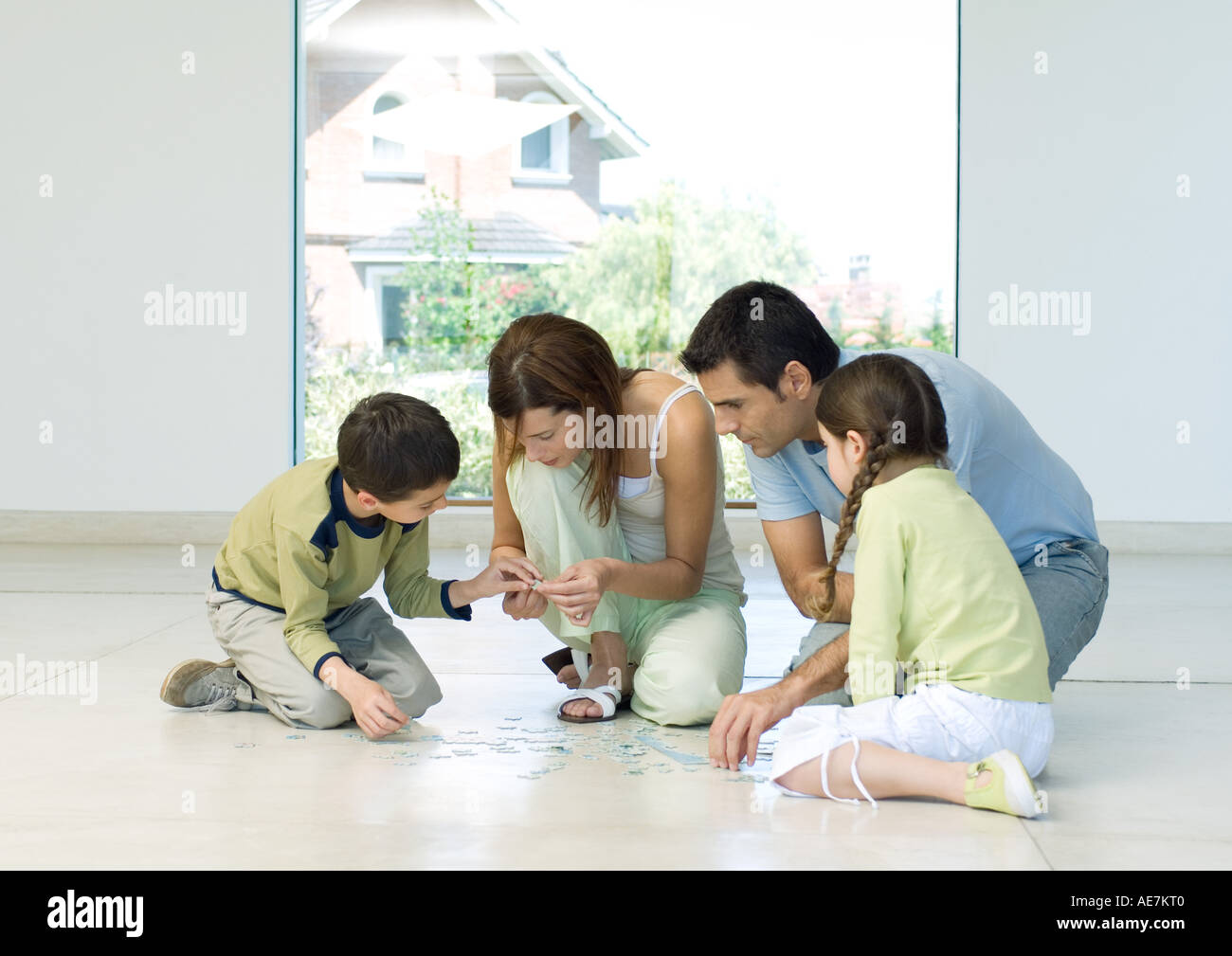 Family putting together puzzle Stock Photo - Alamy Family putting together puzzle Stock Photo - Alamy