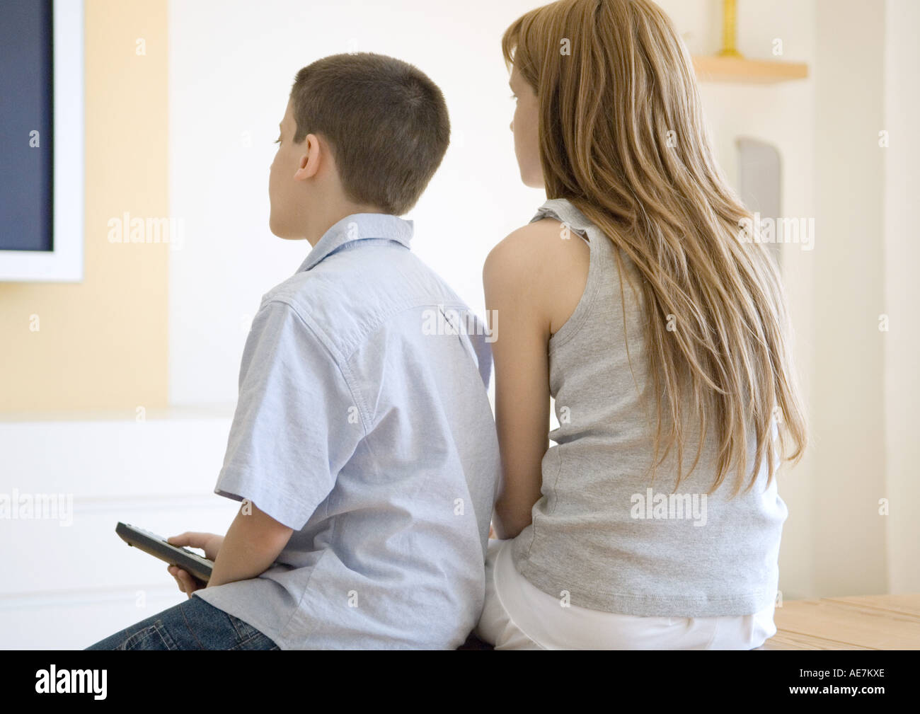 Brother and sister watching tv together Stock Photo - Alamy