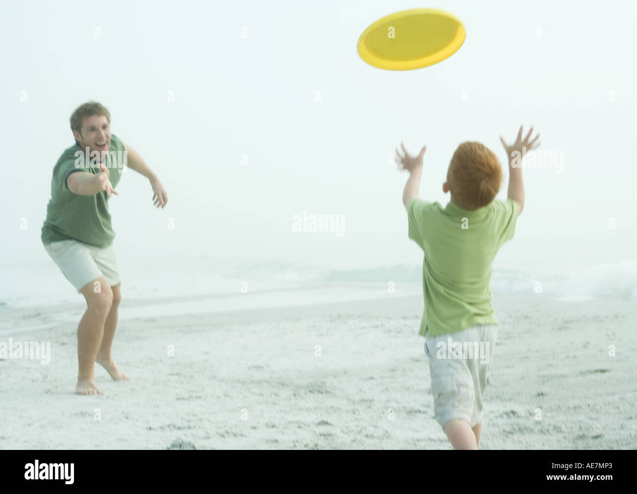 Throwing discs hi-res stock photography and images - Alamy