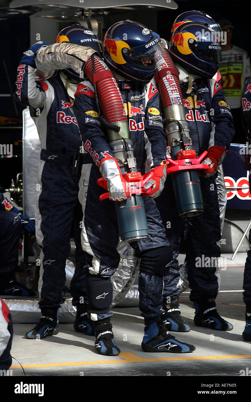 Red Bull F1 Mechanics High Resolution Stock Photography and Images - Alamy