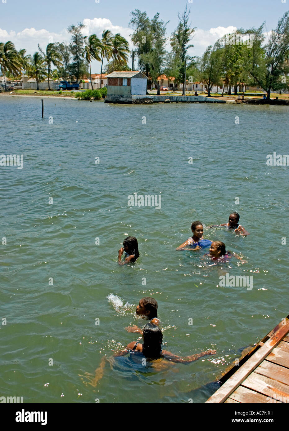Children play in water cuba hi-res stock photography and images - Alamy