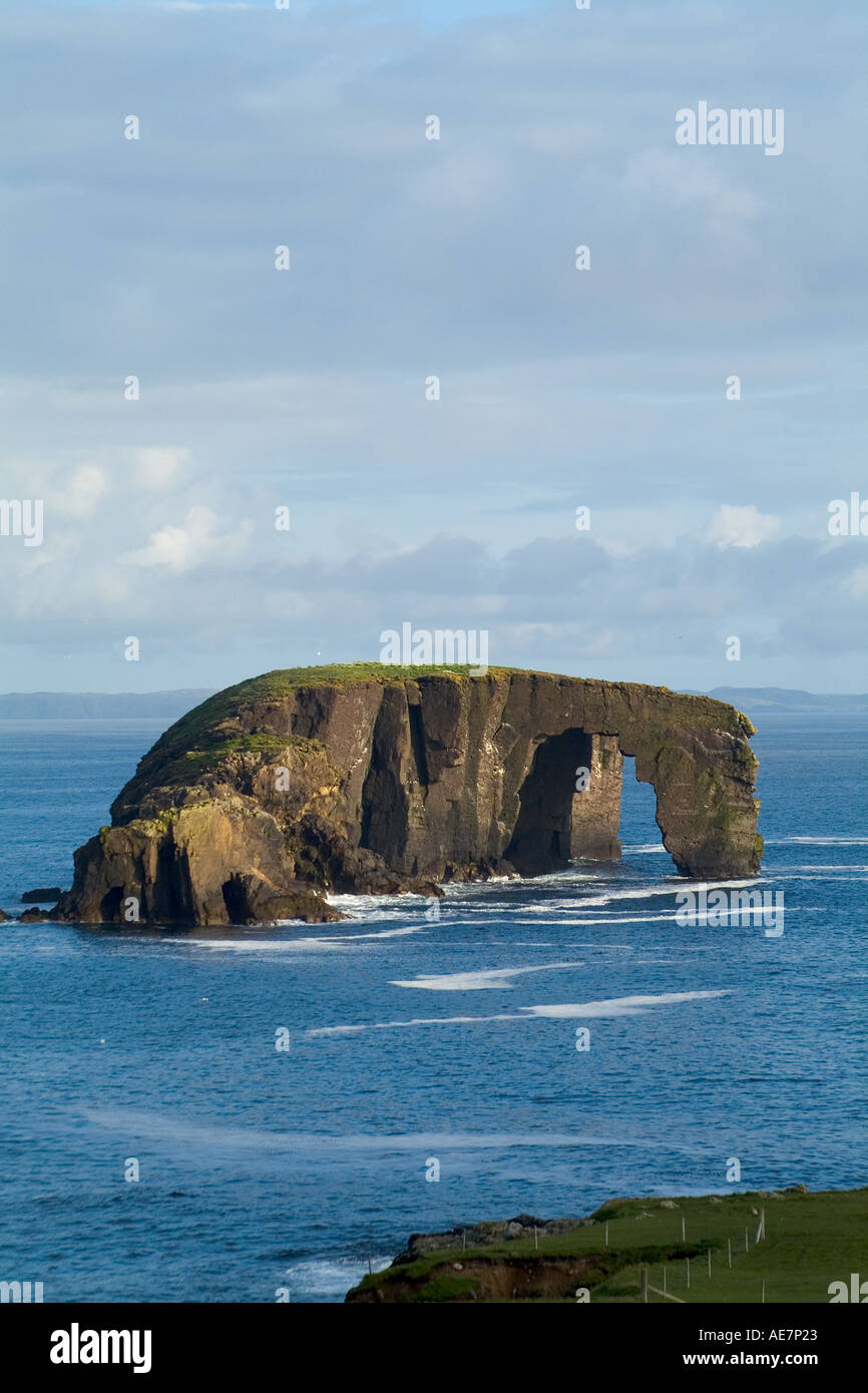 dh Dore Holm ESHA NESS SHETLAND Natural arch rock unihabitated islet ...