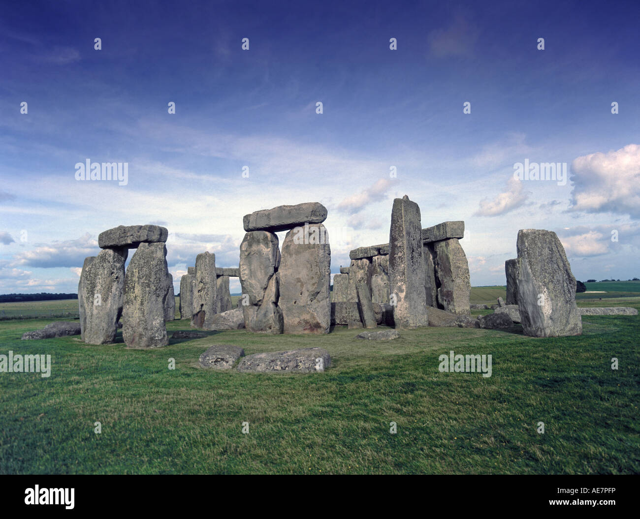 World famous historical Stonehenge prehistoric standing stones in ...